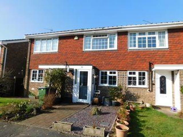 2 Bedrooms Terraced house for sale in Waterside Close, Bordon GU35
