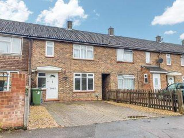 2 Bedrooms Terraced house for sale in Willow Way, Aldershot GU12