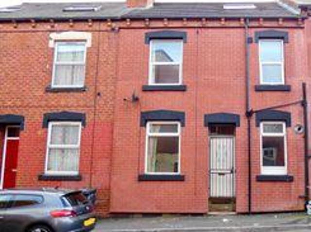 2 Bedrooms Terraced house for sale in Woodview Terrace, Beeston, Leeds LS11
