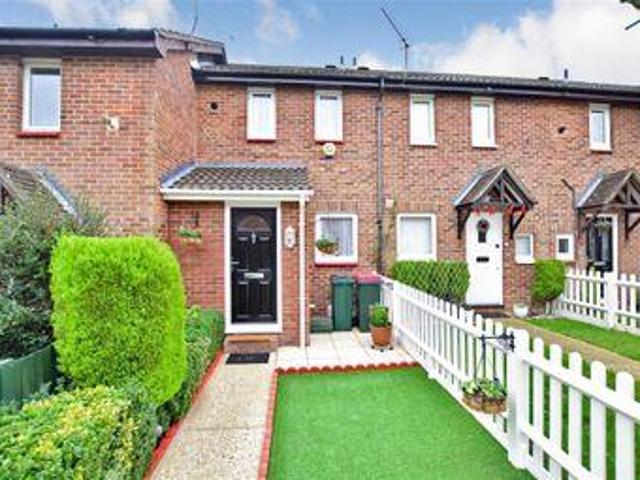 2 Bedrooms Terraced house for sale in Woodwards, Tollgate Hill, Crawley, West Sussex RH11