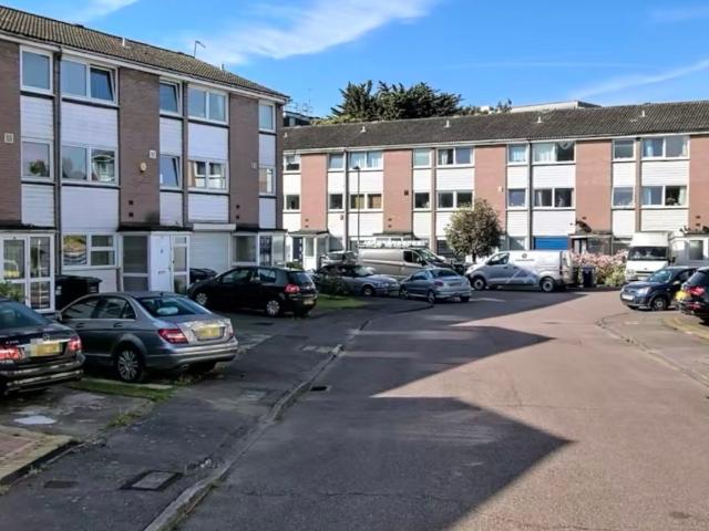 2 bedrooms To Let