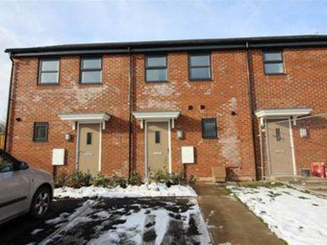 2 Bedrooms Town house for rent in Emmott Close, Heywood, Greater Manchester OL10