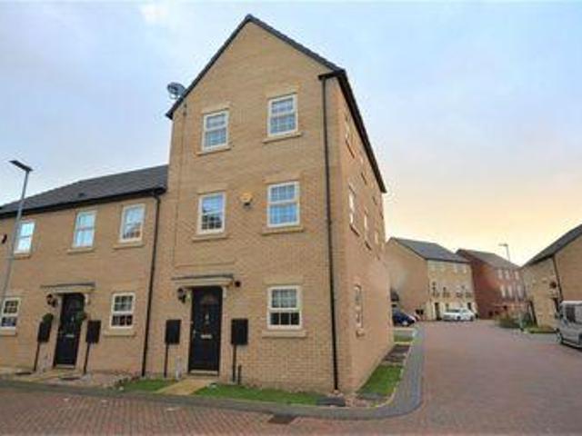 2 Bedrooms Town house for rent in Fallbrook Road, Castleford WF10