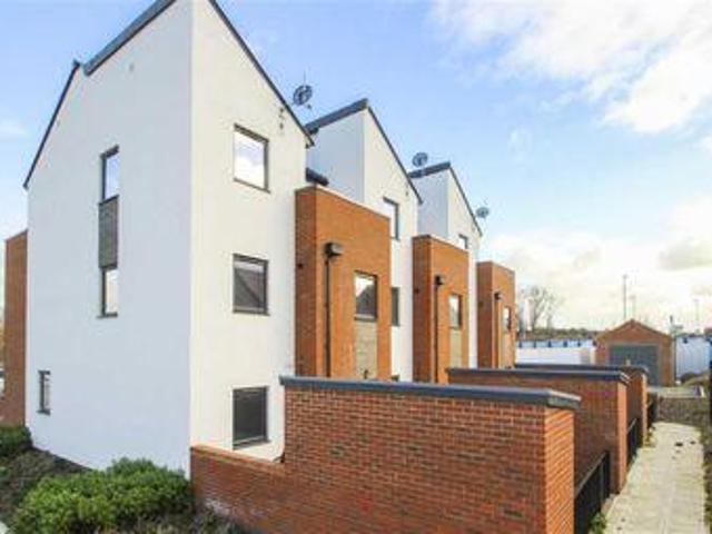 2 Bedrooms Town house for rent in Islay Court, Newton Leys, Milton Keynes MK3