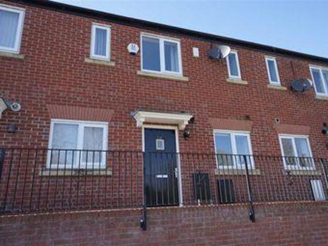2 Bedrooms Town house for rent in Railway Street, Atherton, Manchester M46