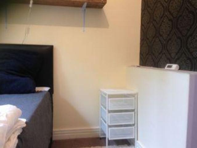 2 Bedrooms Town house for rent in Waterside Drive, Birmingham B18