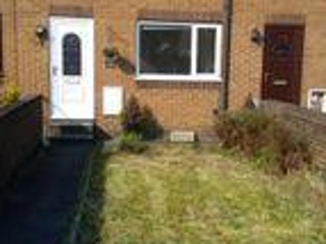 2 Bedrooms Town house for rent in Walshaw Road, Walshaw BL8