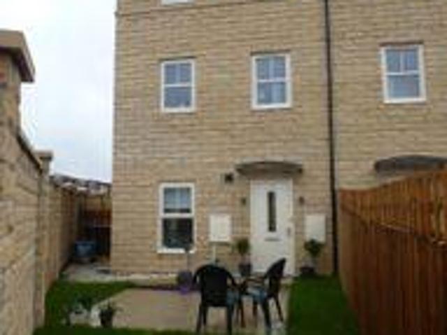 2 Bedrooms Town house for sale in Cawood Close, Wakefield, Wakefield, West Yorkshire WF1