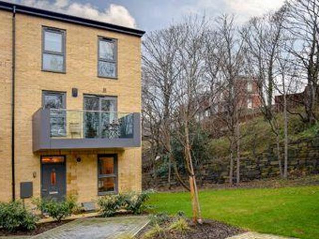 2 Bedrooms Town house for sale in Carnforth Avenue, Wakefield WF1