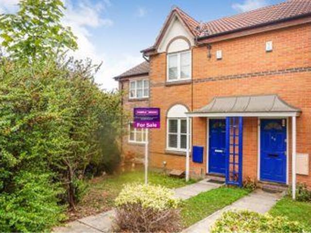 2 Bedrooms Town house for sale in Grange Close, Leeds LS10