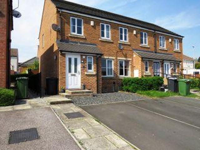 2 Bedrooms Town house for sale in Swarcliffe Approach, Leeds LS14