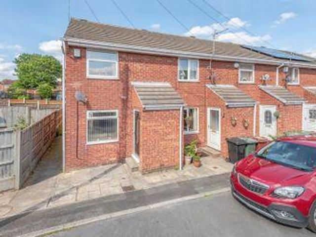 2 Bedrooms Town house for sale in Richmond Close, Morley, Leeds LS27