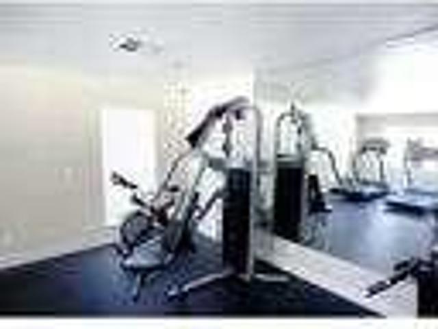 2 bedrooms Townhouse ey Ridge is conveniently located close to transportation