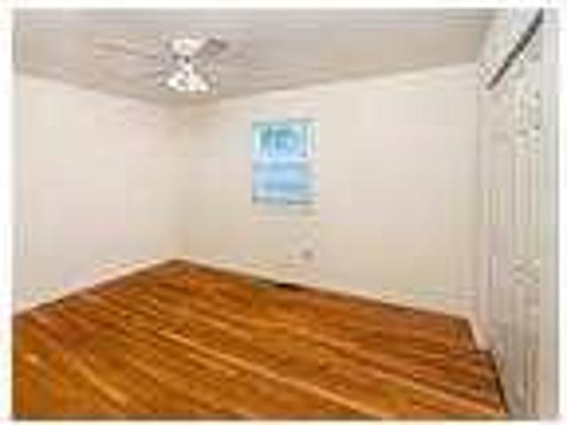 2 bedrooms Townhouse Located in s East End