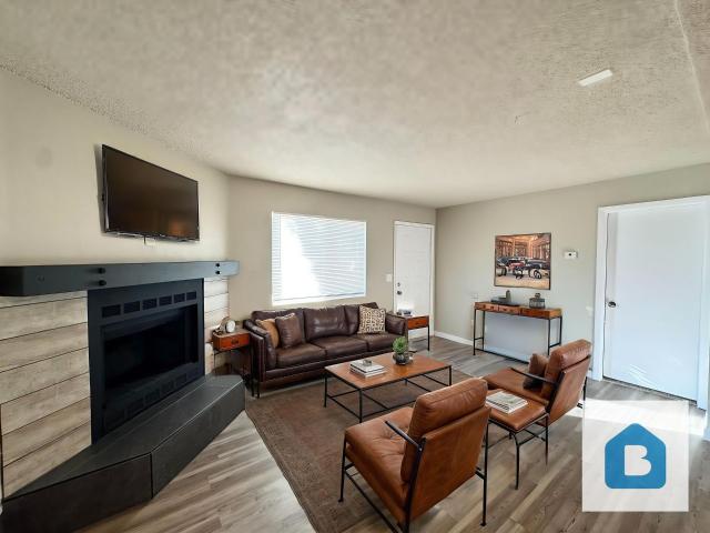 2 Bedrooms with 2 Lease Options!