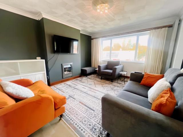 2 bedrooms 1 bathroom