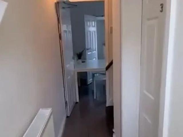 2 Bedrooms 1 bathroom
