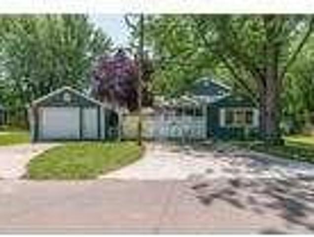 2 bedrooms 2 bathrooms South Haven cottage