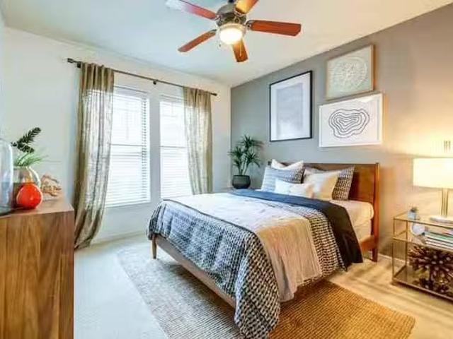 2 Bedrooms 2 Bathrooms