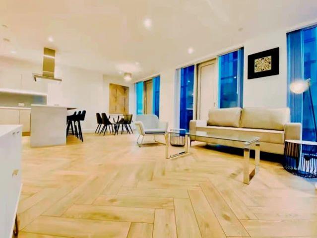 2 Bedrooms 2 bathrooms