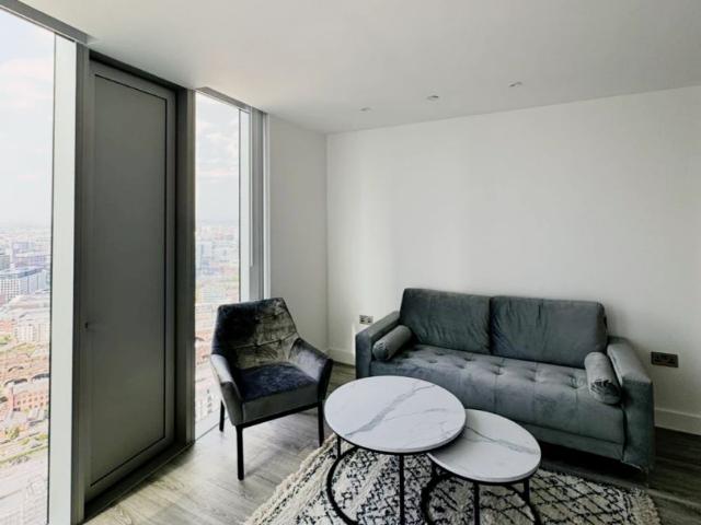 2 Bedrooms 2 bathrooms