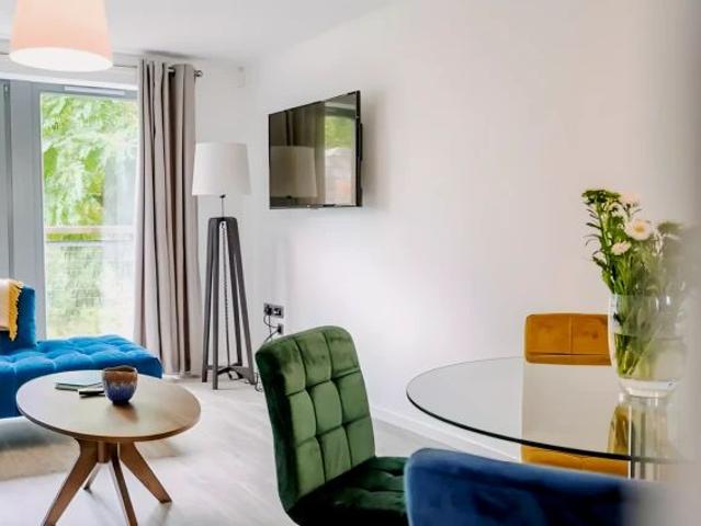 2 Bedrooms 2 bathrooms
