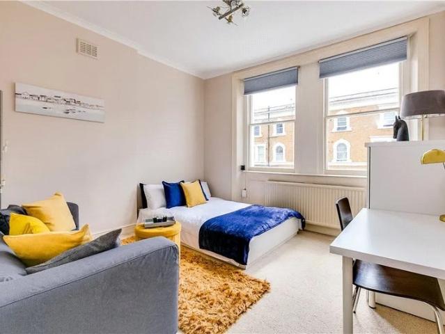 2 bedrooms, 5 mins walk from Earls Court