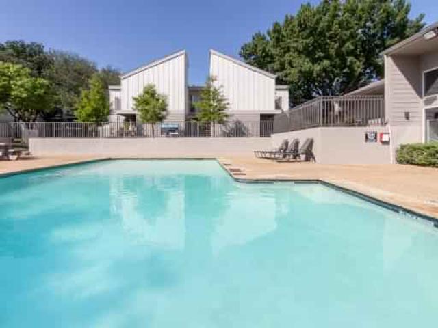 2 Beds 1.5 Baths D Has an Apartment