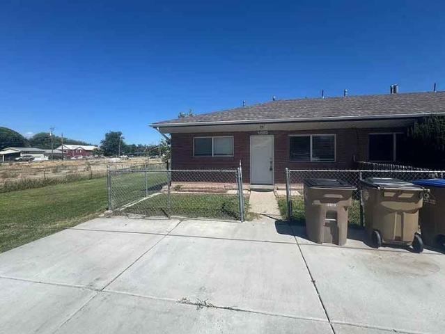 2 BEDS 1 BATH HOUSE FOR RENT