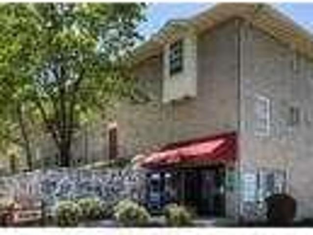 2 Beds | 1 Baths | 865 Ft
