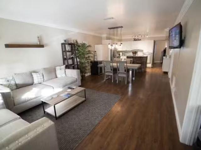 2 Beds 2 Baths House + Den 5120 Ne 22nd Ave