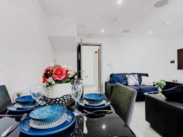 2 Beds 6 Baths