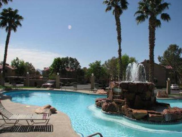2 Beds Cabana Club