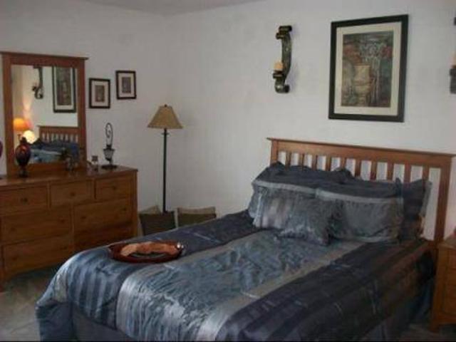2 Beds Caroline Square