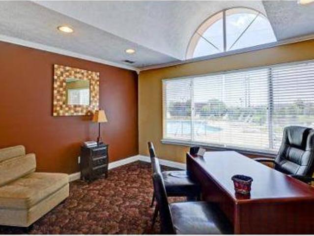2 Beds Cross Creek
