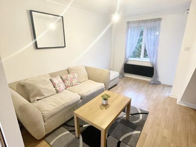 2 Beds Garden House with Parking & Pets friendly