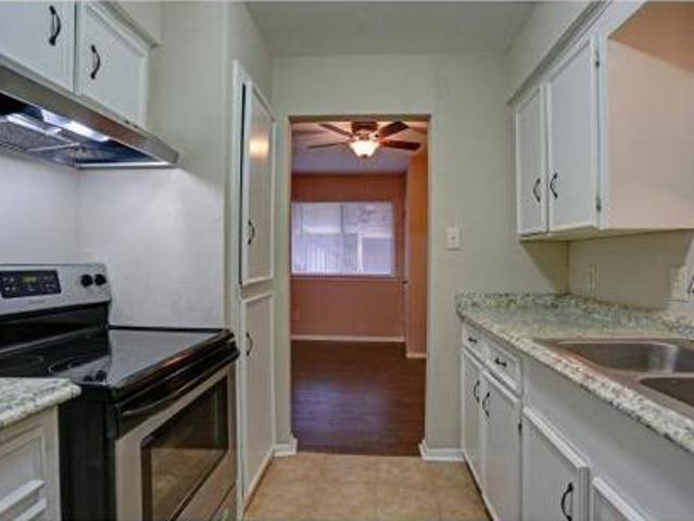 2 Beds Glendale Oaks