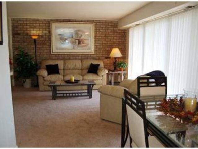 2 Beds Fountain Parc Apartments & Townhomes