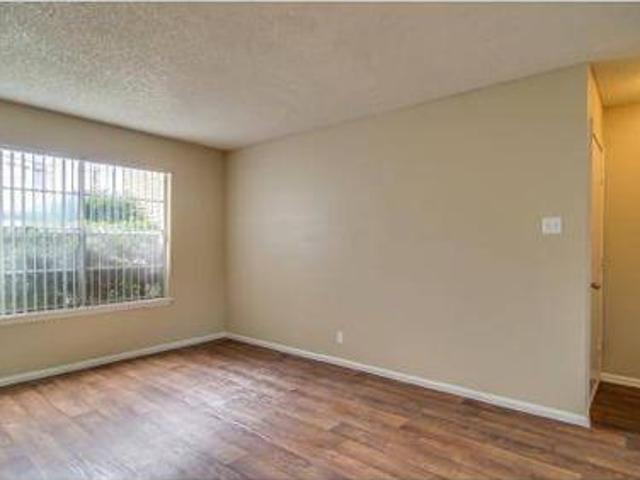 2 Beds Forest Oaks