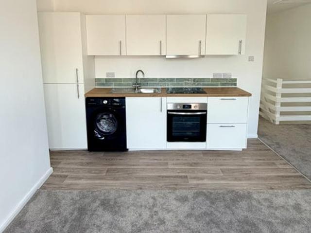2 Beds Flat Fully Refurbished