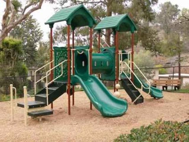 2 Beds Hillside Gardens San Diego