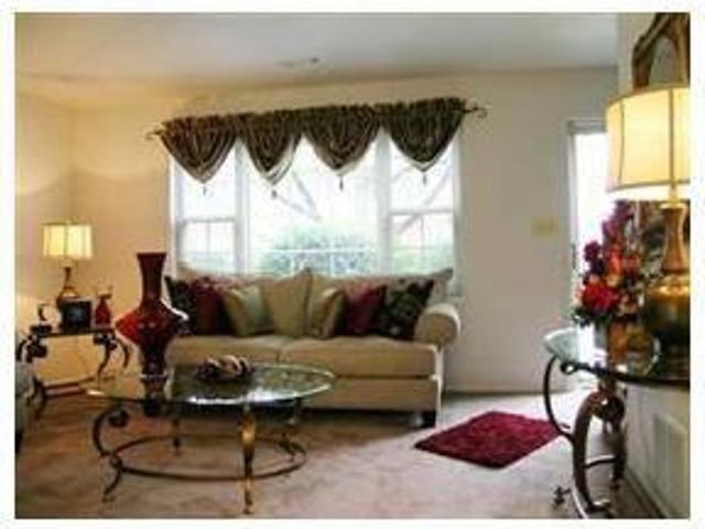 2 Beds Jamestowne Townhomes