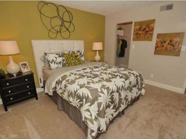 2 Beds Sterling Oaks
