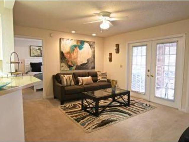 2 Beds Summit at MetroWest