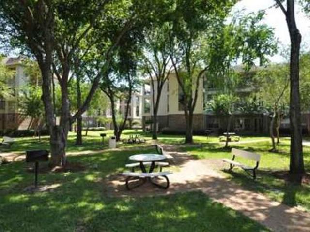 2 Beds Westchase Forest