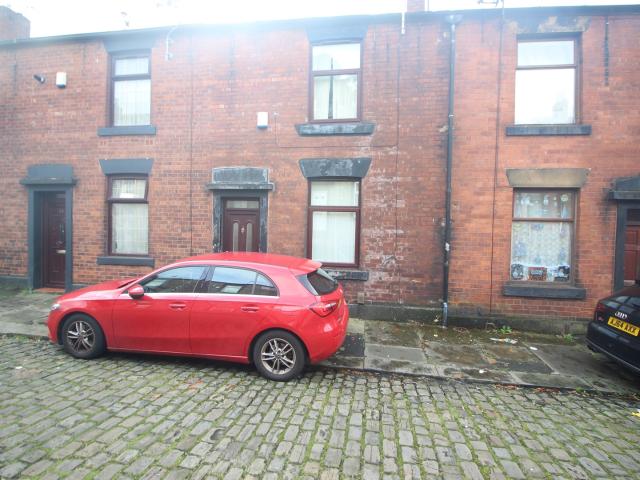 2 beds Terraced £800 pcm To Let Well Street, Lowerplace, Rochdale