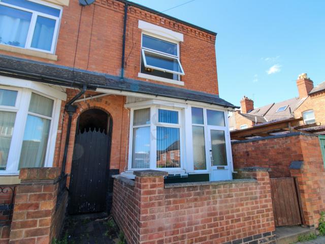 2 beds terraced house for rent