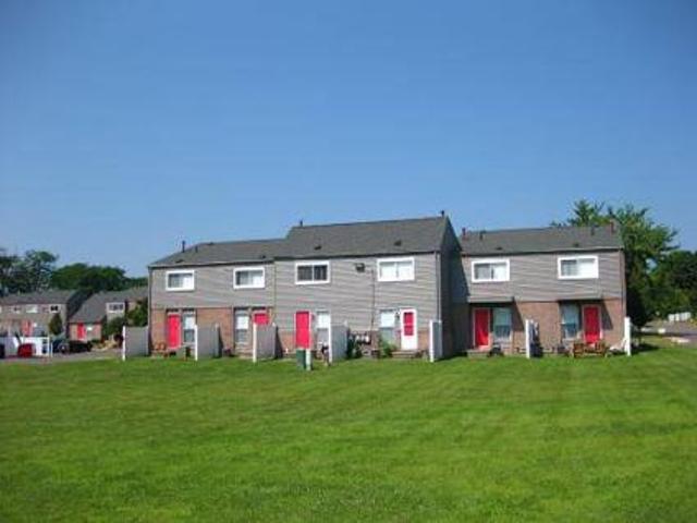 2 Beds UGA Apartments & Townhomes