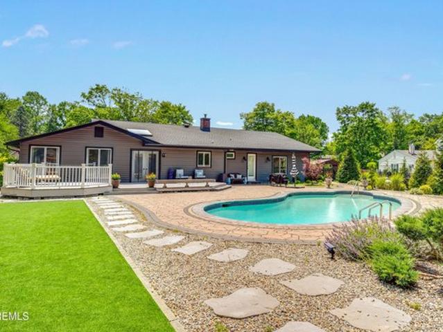2 Belaire Rd, Marlboro, NJ 07746