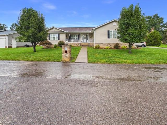2 Betty Ln, Ona, WV 25545